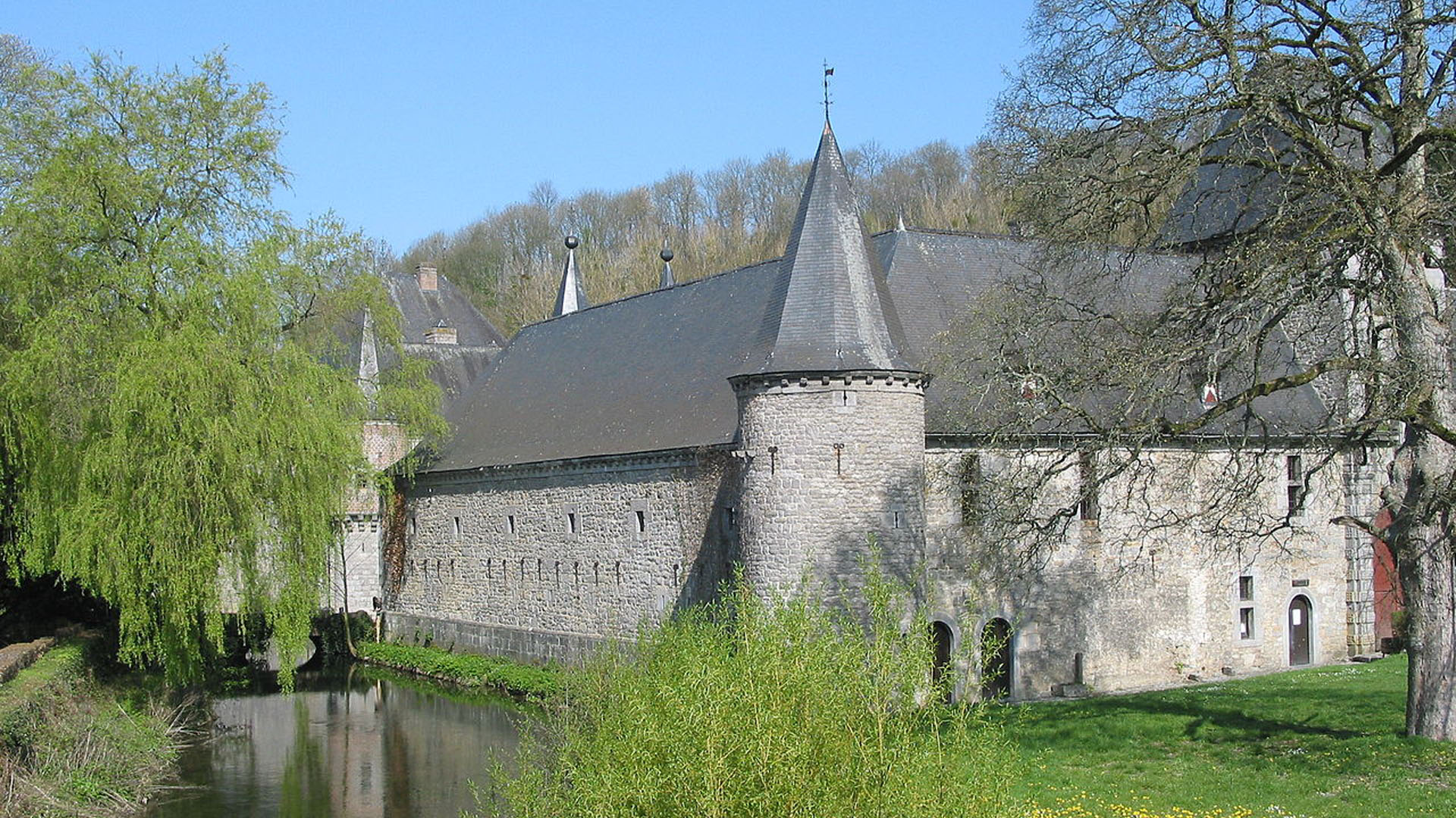 Kasteel van Spontin - Alles wat u moet weten voor een bezoek - Ardennen.nl